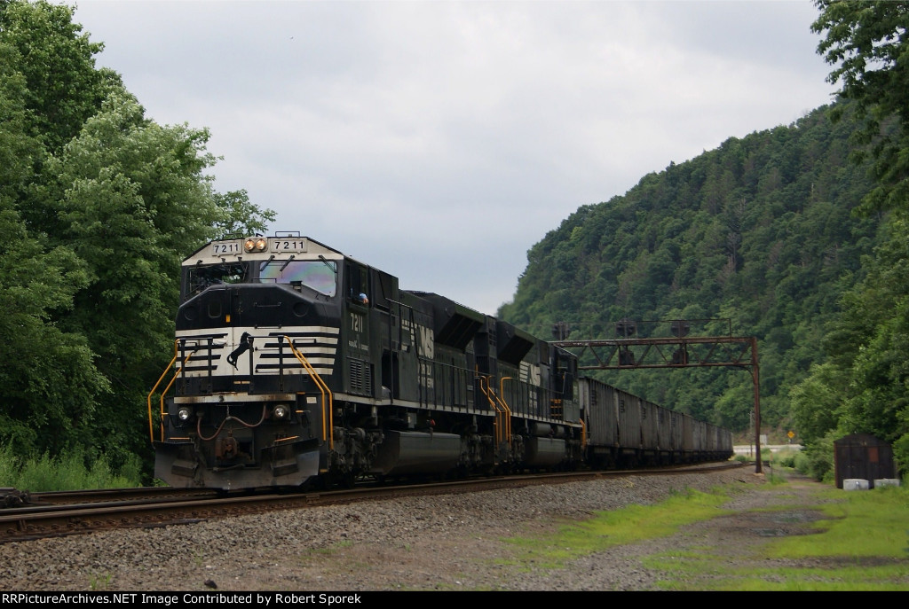 Duo of SD80MACs on NS 593